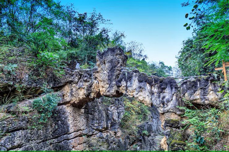 Devil’s Kitchen (Guna Caves) Kodaikanal | Mysterious Nature Spot